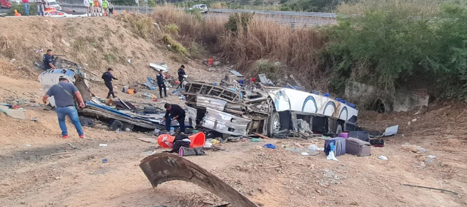 Catorce Muertos Y Decenas De Heridos Tras Volcadura De Autobús