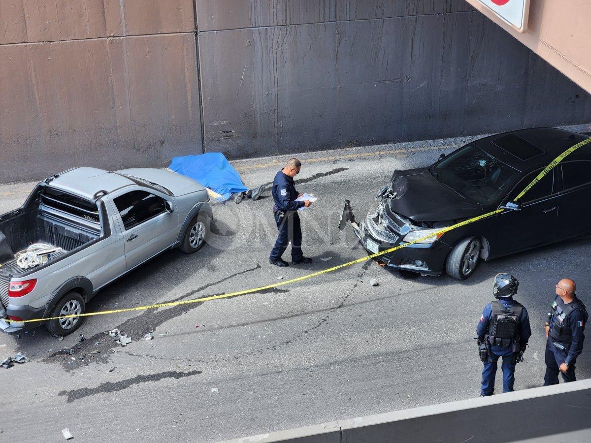 Muere joven arrollado al bajar a arreglar su pickup en periférico De la ...